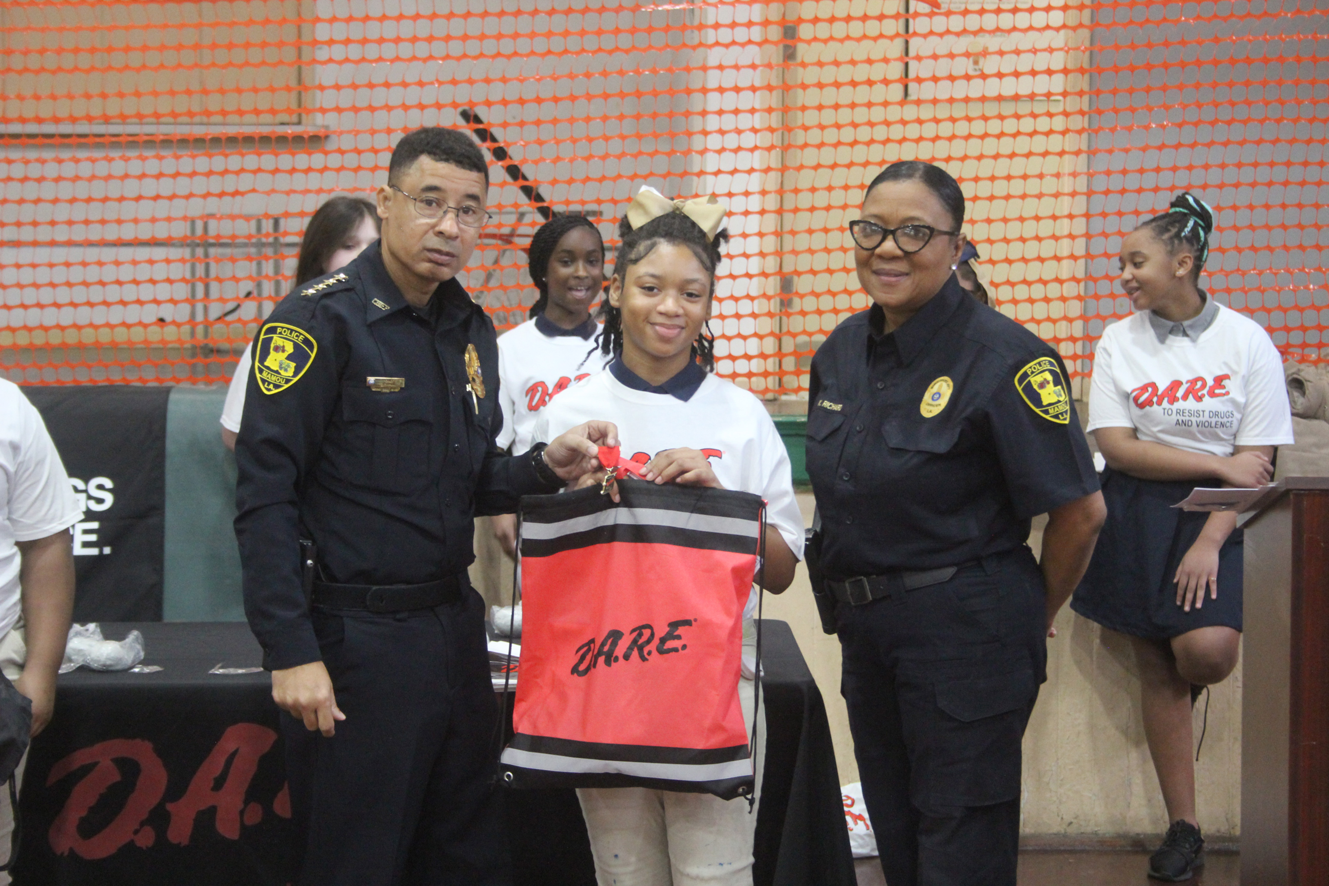 Chataignier Elementary holds DARE Graduation | Evangeline Today
